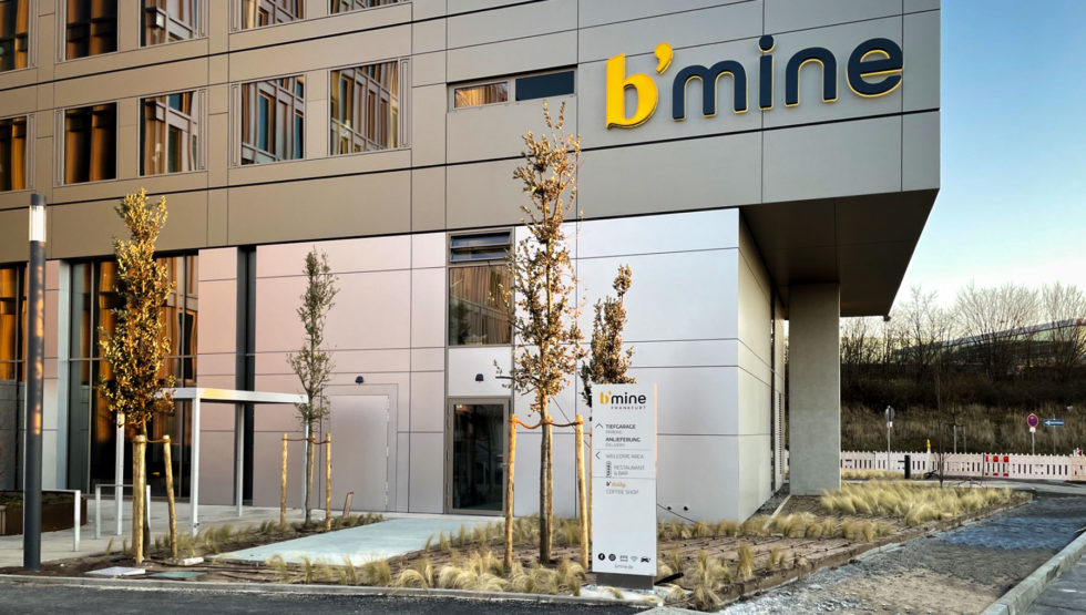 b'mine Frankfurt Airport – Leitsystem für ein Hotel der besonderen Art ...